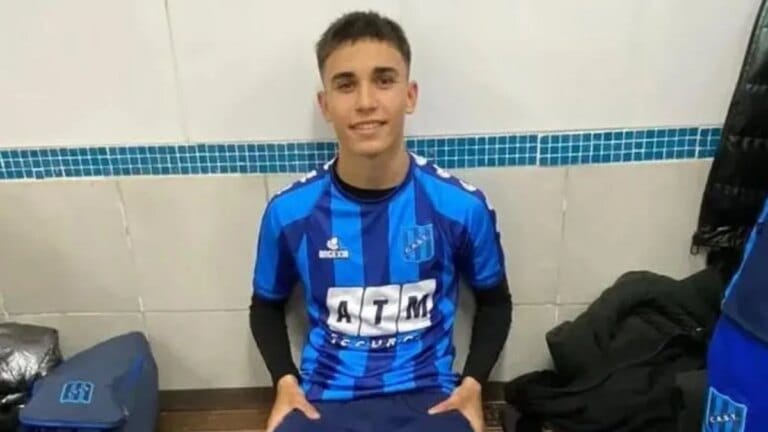 Un footballeur argentin de 18 ans perd la vie lors d'une opération du ...
